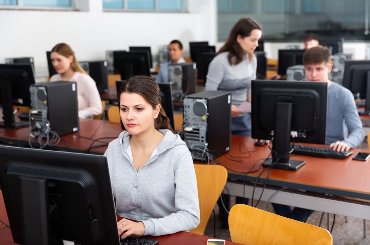 10 meilleures école en informatique en France avec leur environnement.