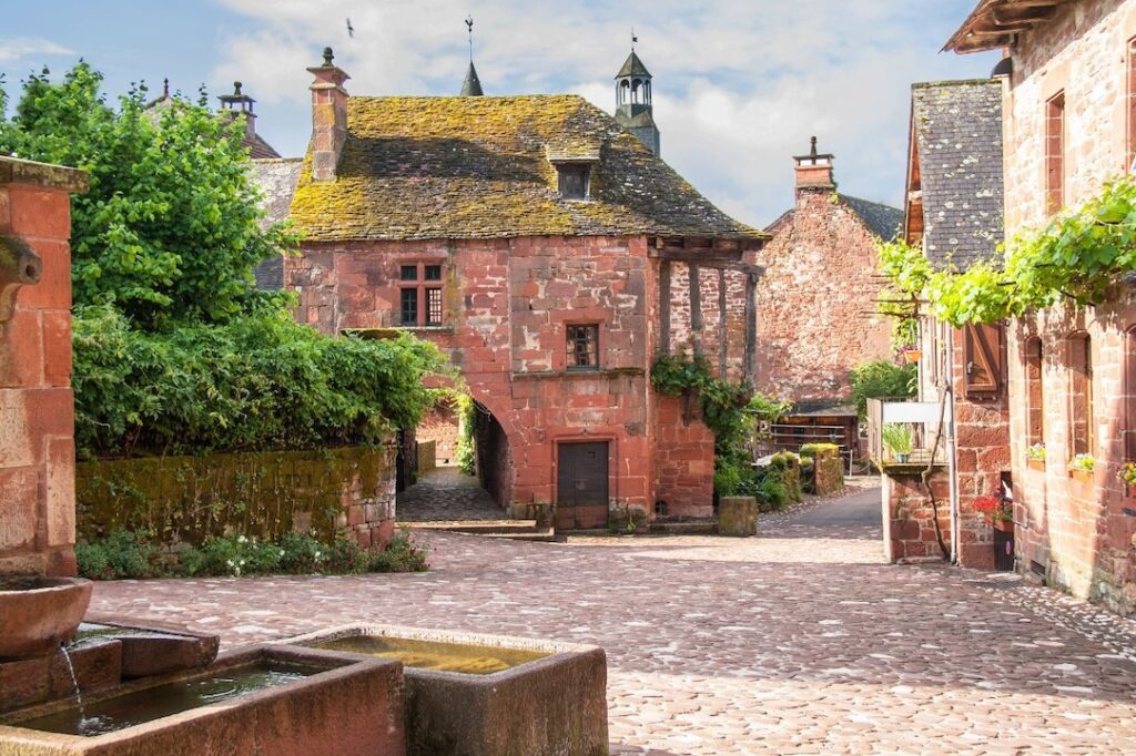 Collonges-la-Rouge : Le Plus Beau Village Rouge de France